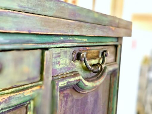 Frozen paint finish; How to layer and blend color | Debis Design Diary
