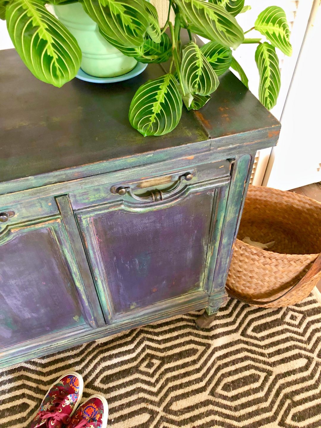 Frozen paint finish; How to layer and blend color | Debis Design Diary